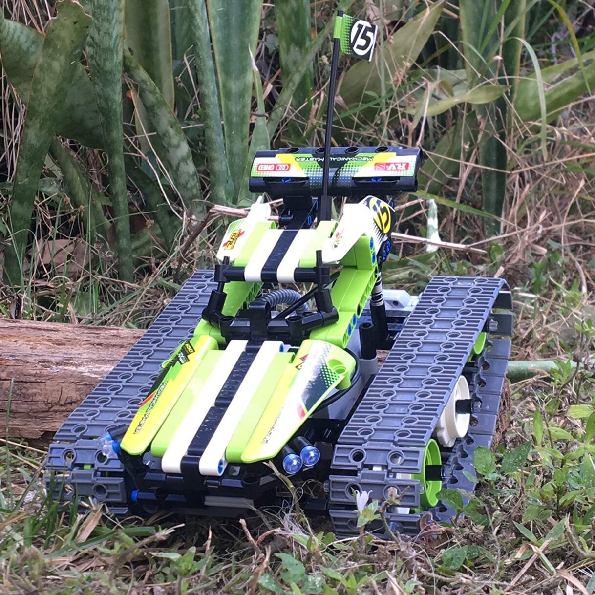 Robotics: RC STEM Engineering Kit Builds Tracked Car / Robot / Tank ...